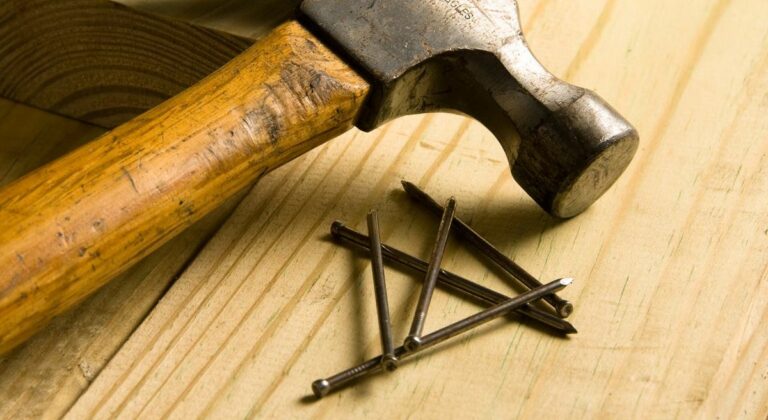 Comment planter un clou : les différentes méthodes